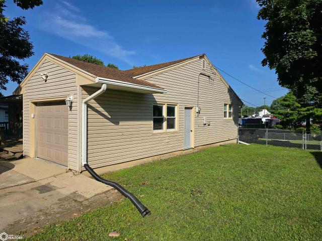 1014 Crest Drive