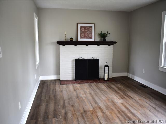 1014 E 10th Street