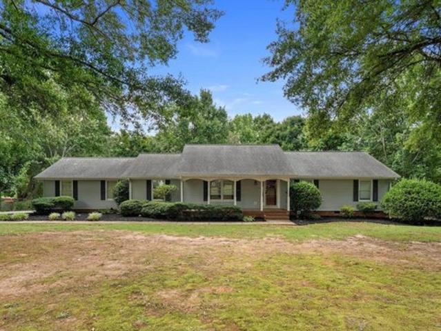 1014 E Queen St, Pendleton, SC 29670