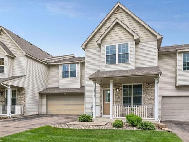 1014 Heldt St, Chaska, MN 55318