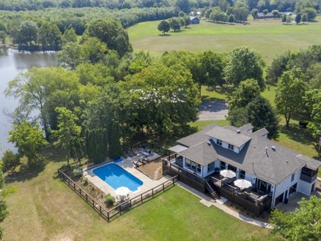 1014 Lakeview Cir, Ashland City, TN 37015