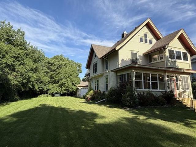 1014 S Jay St, Aberdeen, SD 57401