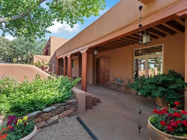 1014 Sierra Del Norte, Santa Fe, NM 87501