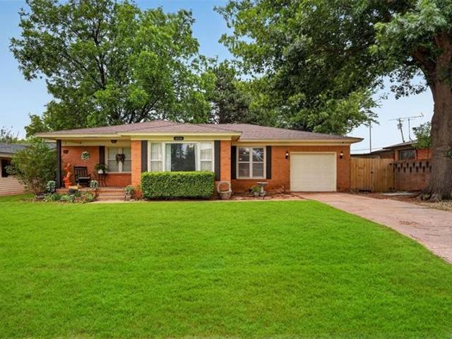 1014 W E Ave, Elk City, OK 73644