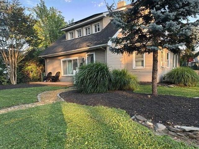 1014 W Kings Hwy, Mount Ephraim, NJ 08059