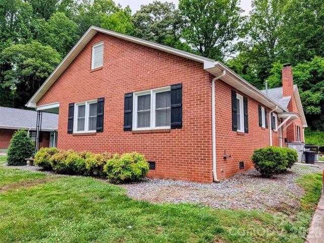 1014 Wright St SW, Lenoir, NC 28645