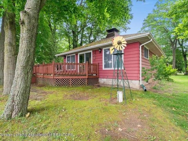 10151 Birch Dr, Riverdale, MI 48877