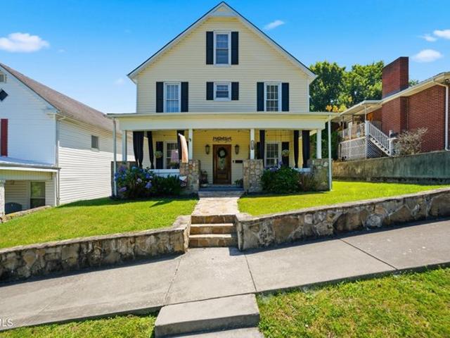 1015 NW Spruce St, Norton, VA 24273