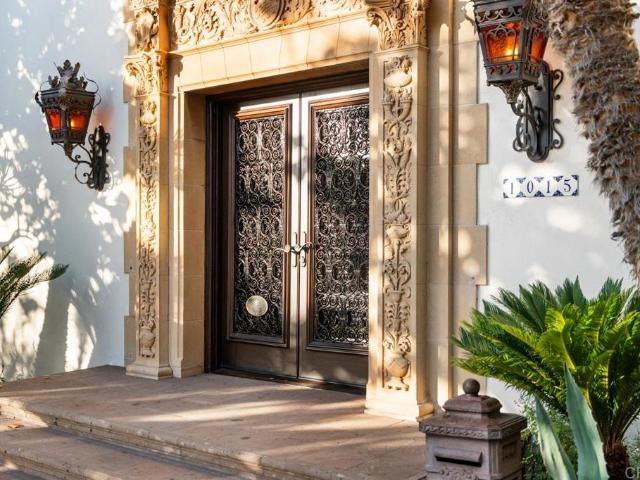 1015 Alameda Boulevard