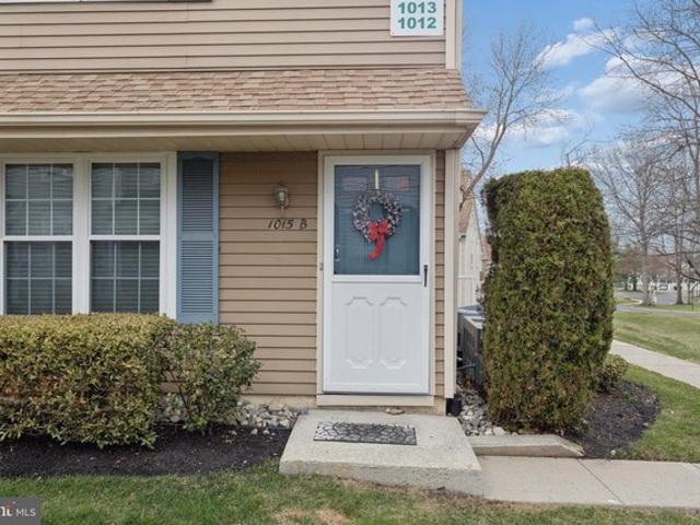 1015 B Scotswood Ct, Mount Laurel, NJ 08054