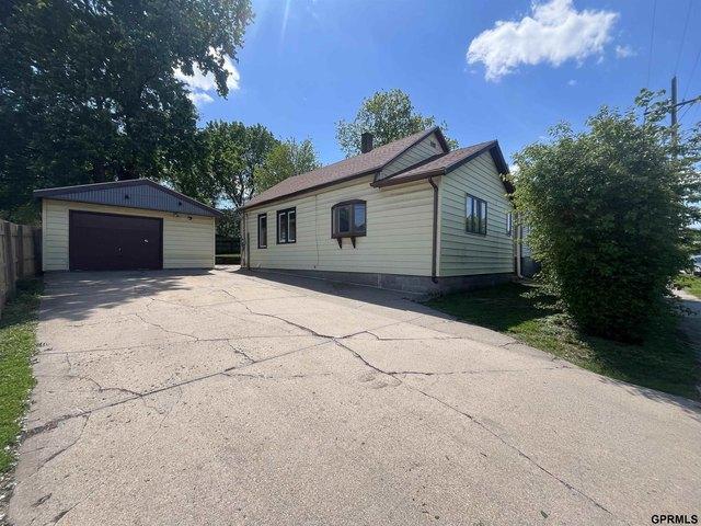 1015 Center St, Omaha, NE 68108