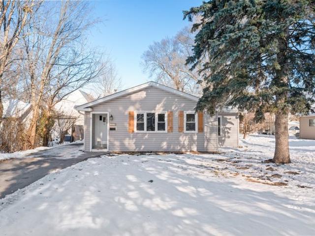 1015 Charles St, Aurora, IL 60506