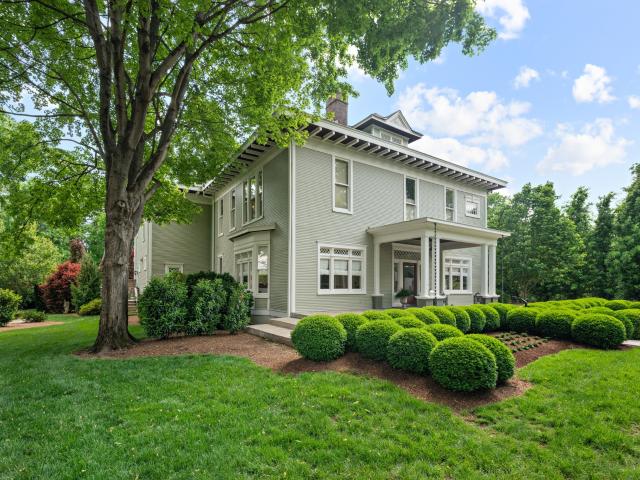 1015 Clifton Ln