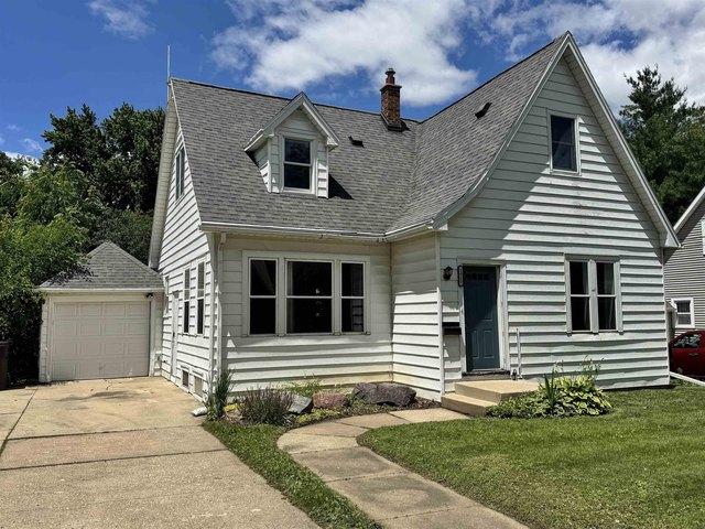 1015 College St, Cedar Falls, IA 50613