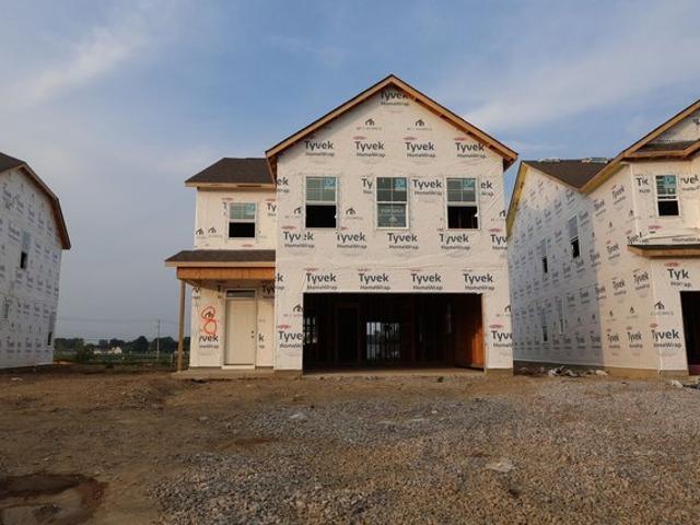 1015 Dawsons Dr, Hebron, OH 43025
