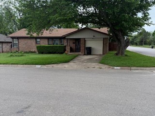 1015 Euclid St, Cleburne, TX 76033