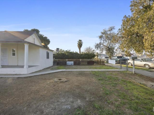 1015 E 18Th