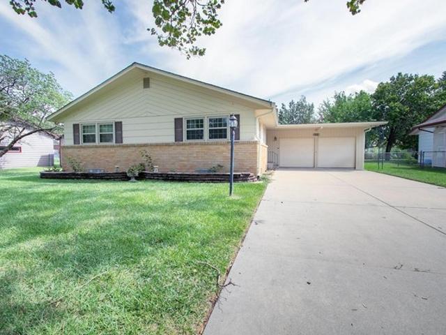 1015 E 20th Ave, Hutchinson, KS 67502