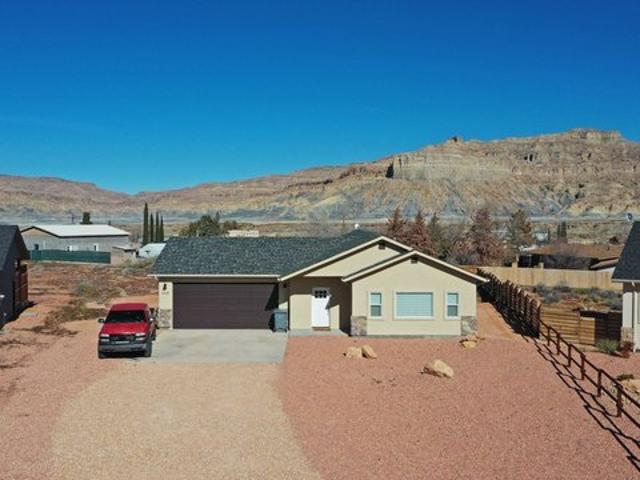 1015 E Canyon Dr, Big Water, UT 84741