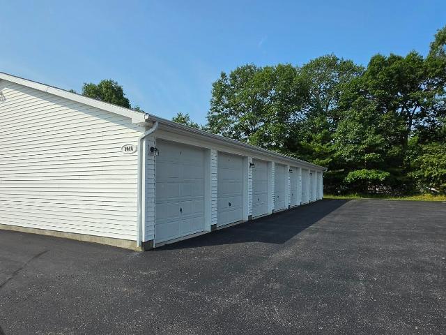 1015 E Lincoln