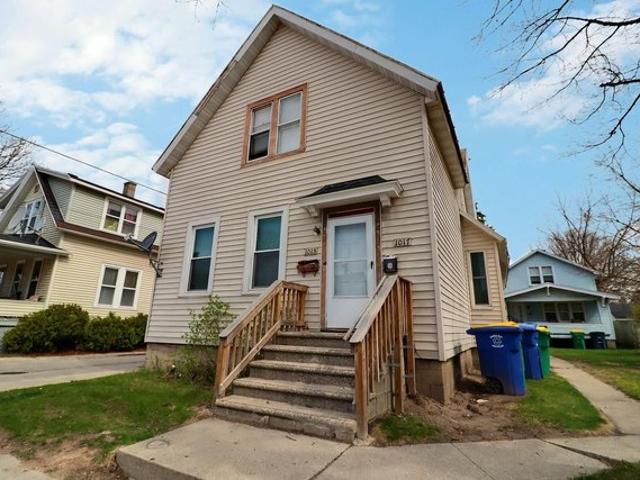 1015 E Walnut St, Green Bay, WI 54301