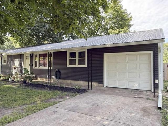 1015 Elizabeth St, Iowa Falls, IA 50126