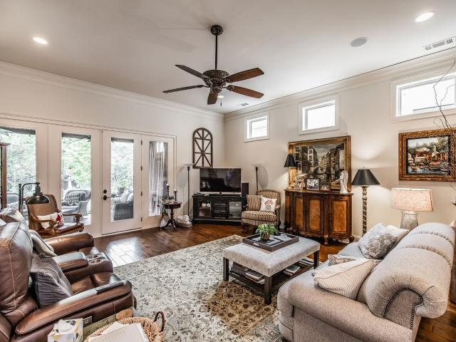 1015 Jarman Pvt Ln