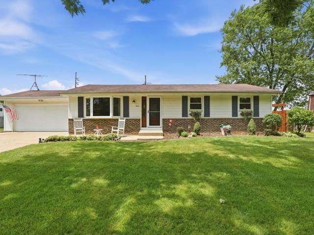 1015 Pettibone St, Crown Point, IN 46307