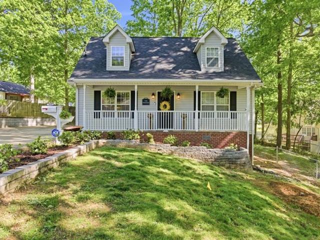 1015 Pin Oak Dr, Dickson, TN 37055