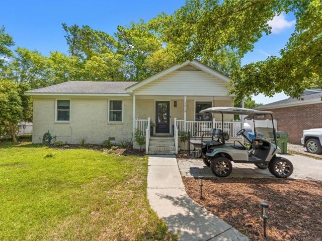 1015 Poplar Dr S, Surfside Beach, SC 29575