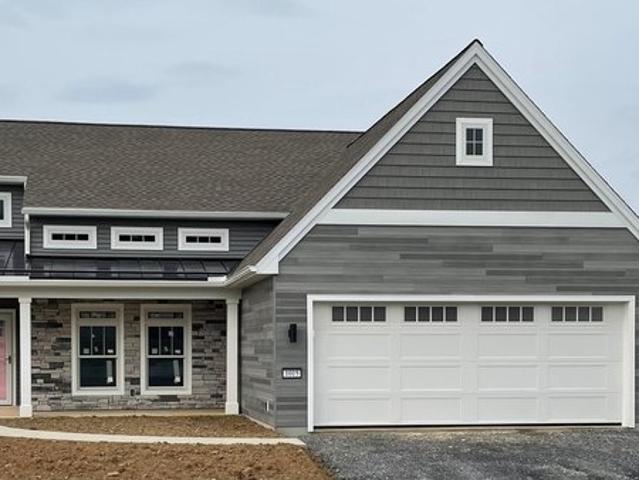 1015 Riverstone Cir Unit 425, Lebanon, PA 17042