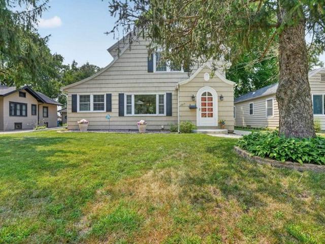 1015 Steely St, Waterloo, IA 50703