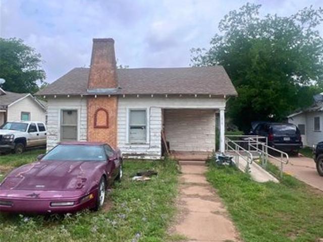 1015 Symonds Pl, Stamford, TX 79553