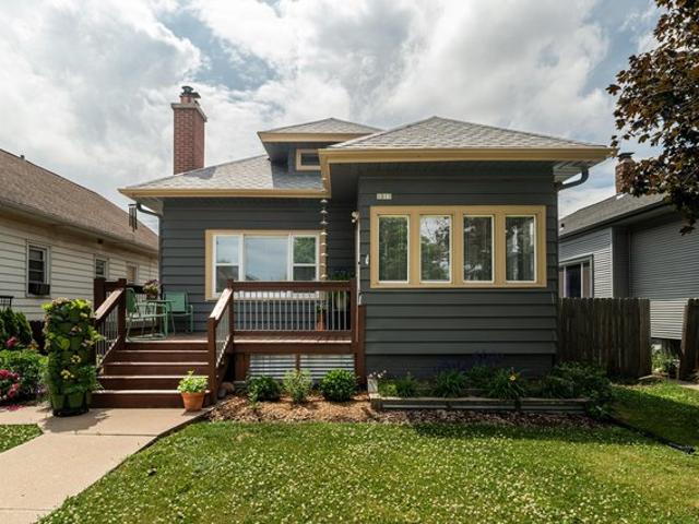 1015 S 76th St, West Allis, WI 53214