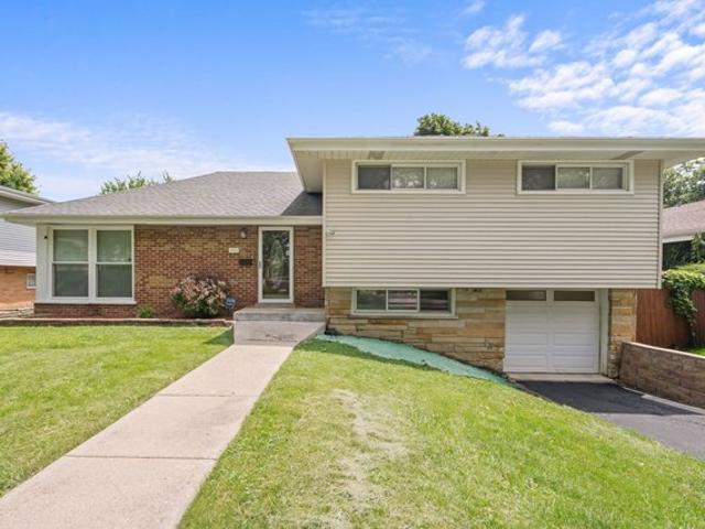 1015 S Leslie Ln, Villa Park, IL 60181