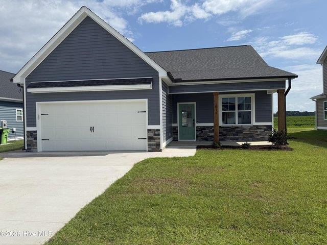 1015 Seven Iron Dr, Ayden, NC 28513