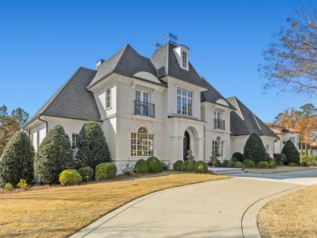 1015 Venetian Ct, Cary, NC 27518 | MLS #10139 | Compass