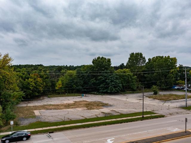 1015 W Fulton St, Waupaca, WI 54981 | MLS #50281 | Compass