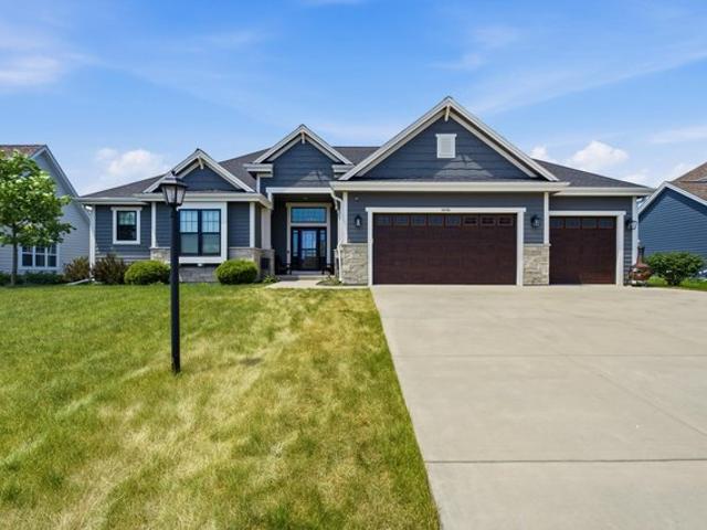 10163 S Woodside Ct, Franklin, WI 53132
