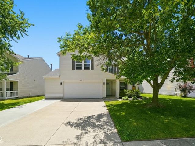 10167 Holly Berry Cir, Fishers, IN 46038