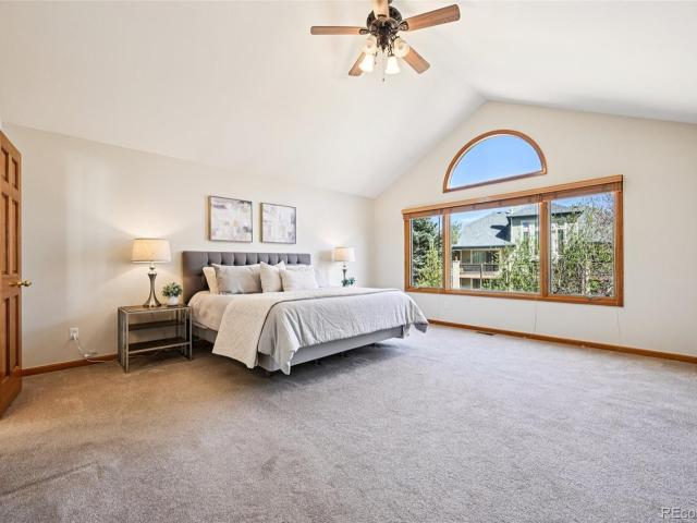 10166 Knoll Circle
