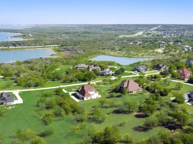 1016 Mallard Pointe Dr, Grand Prairie, TX 75104 | MLS #21226