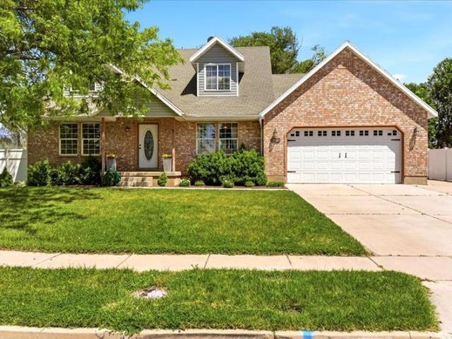 1016 N 525 W, Clinton, UT 84015