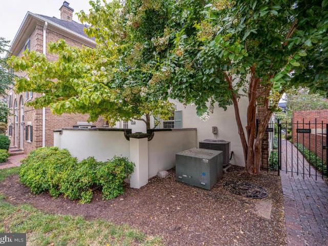 1016 N Royal Street N # 1016