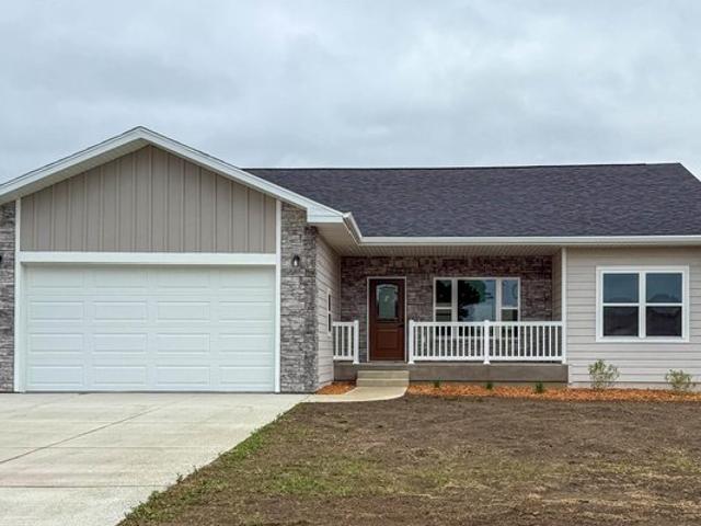 1016 Arbor Dr, South Sioux City, NE 68776