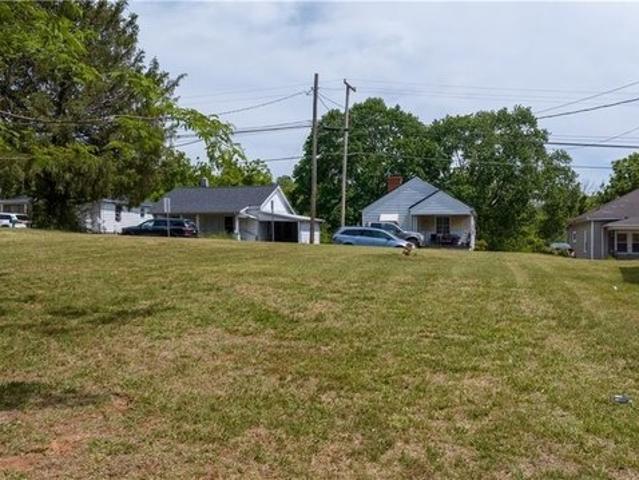 1016 Askin St, Martinsville, VA 24112