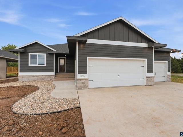 1016 Birch St, Harrisburg, SD 57032