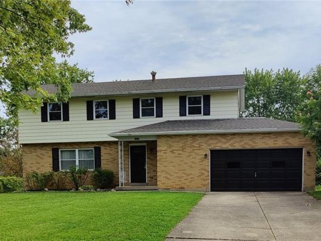 1016 Deer Creek Cir, West Carrollton, OH 45449