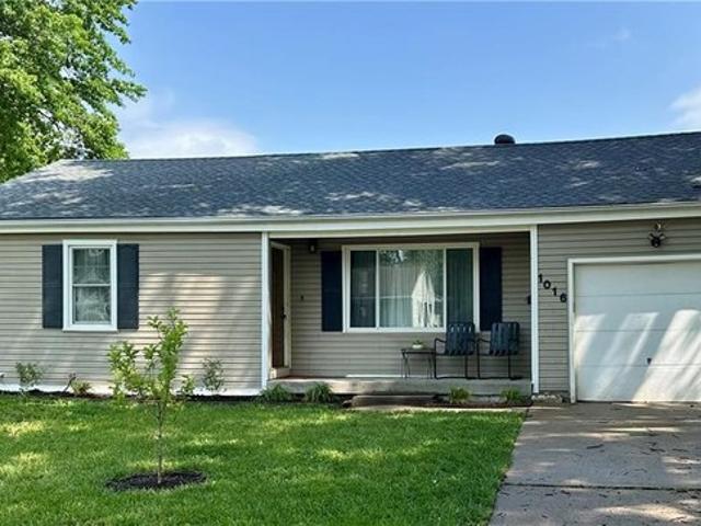 1016 E Elm St, Olathe, KS 66061