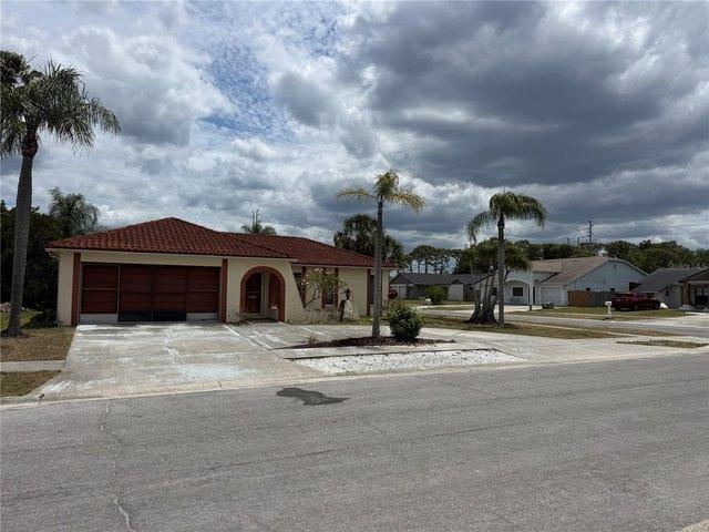 1016 Fuchsia Dr, Holiday, FL 34691
